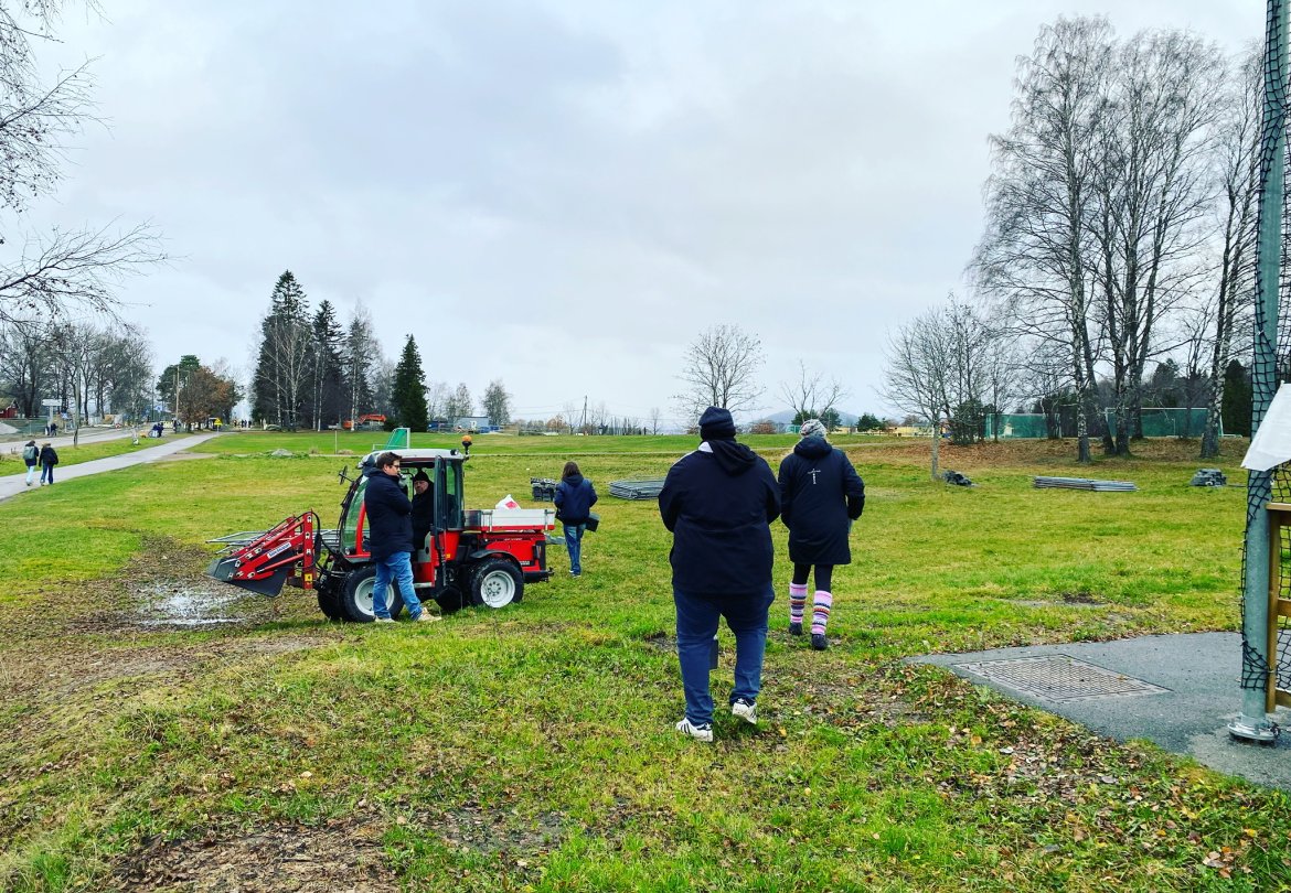 Dugnad skaper samhold! / KFUM