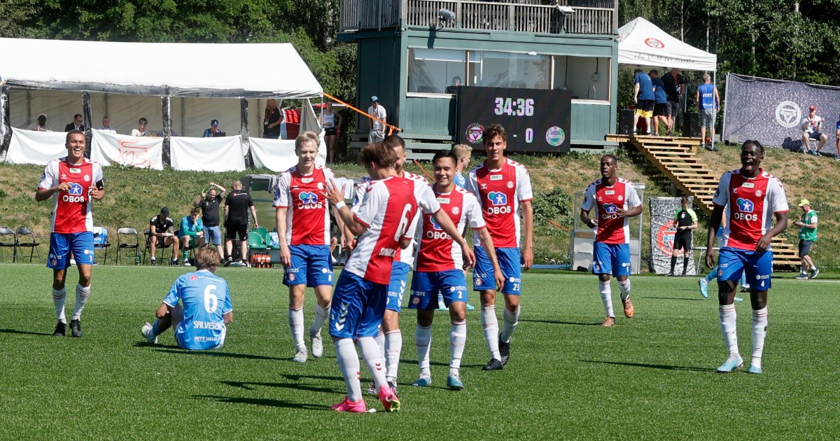 - Vi må melde oss på bak der / KFUM